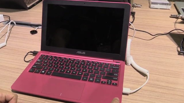 ASUS EeeBook E202 mit USB-C im Hands On